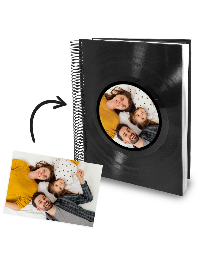 Libreta bullet journal hecha con discos de vinilo, diseño Mafalda